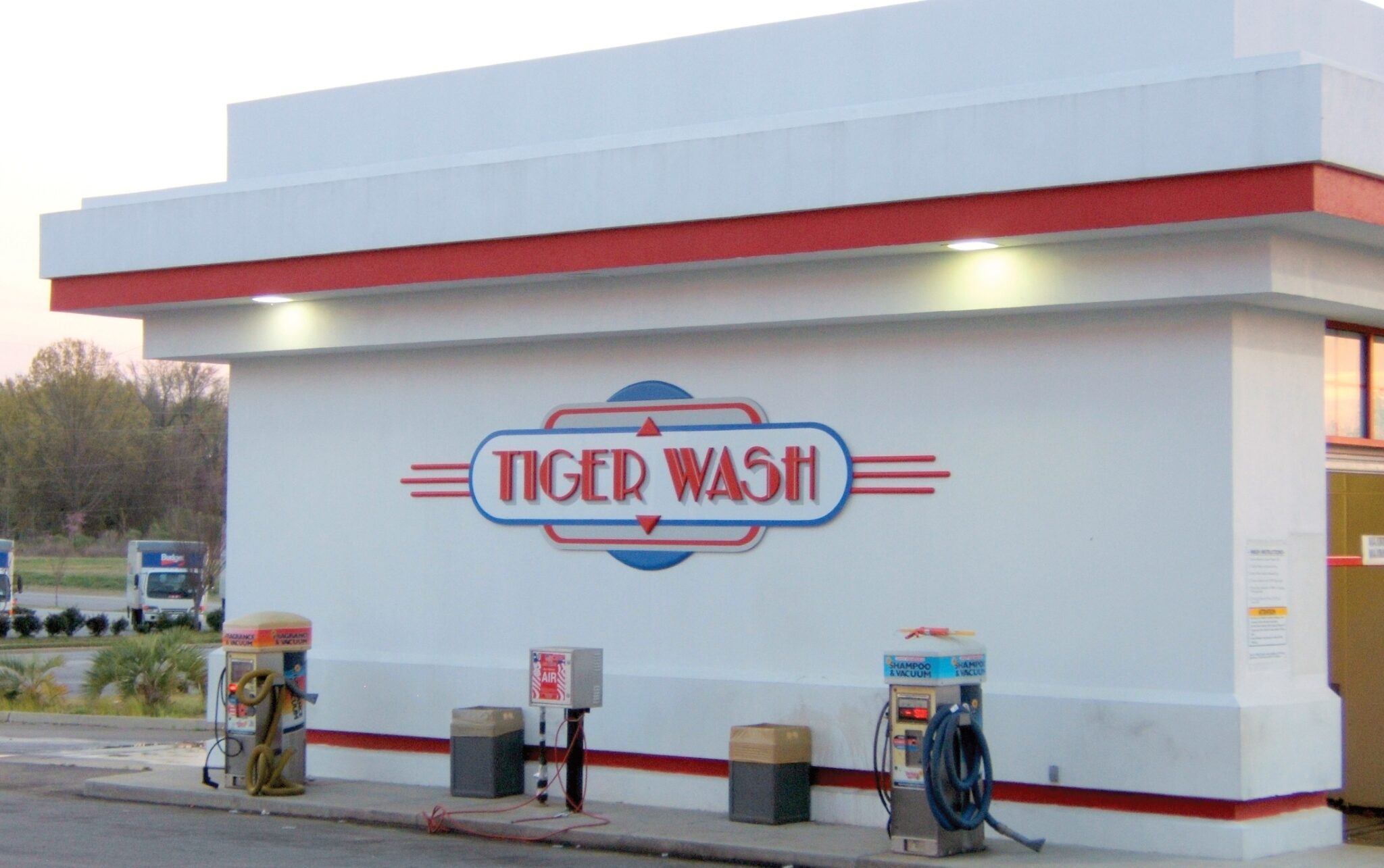 Tiger Wash Sign - Laminators Inc.