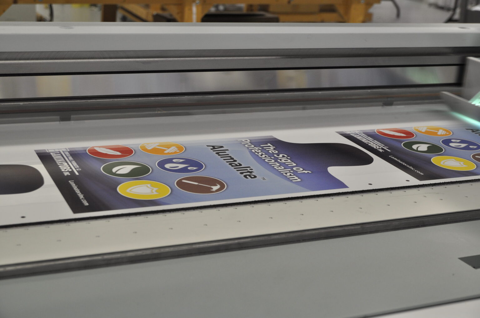 Digitally printing on Alumalite with Oce Arizona 350 - Laminators Inc.
