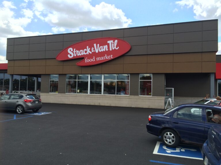 Strack & Van Til Food Market - Laminators Inc.
